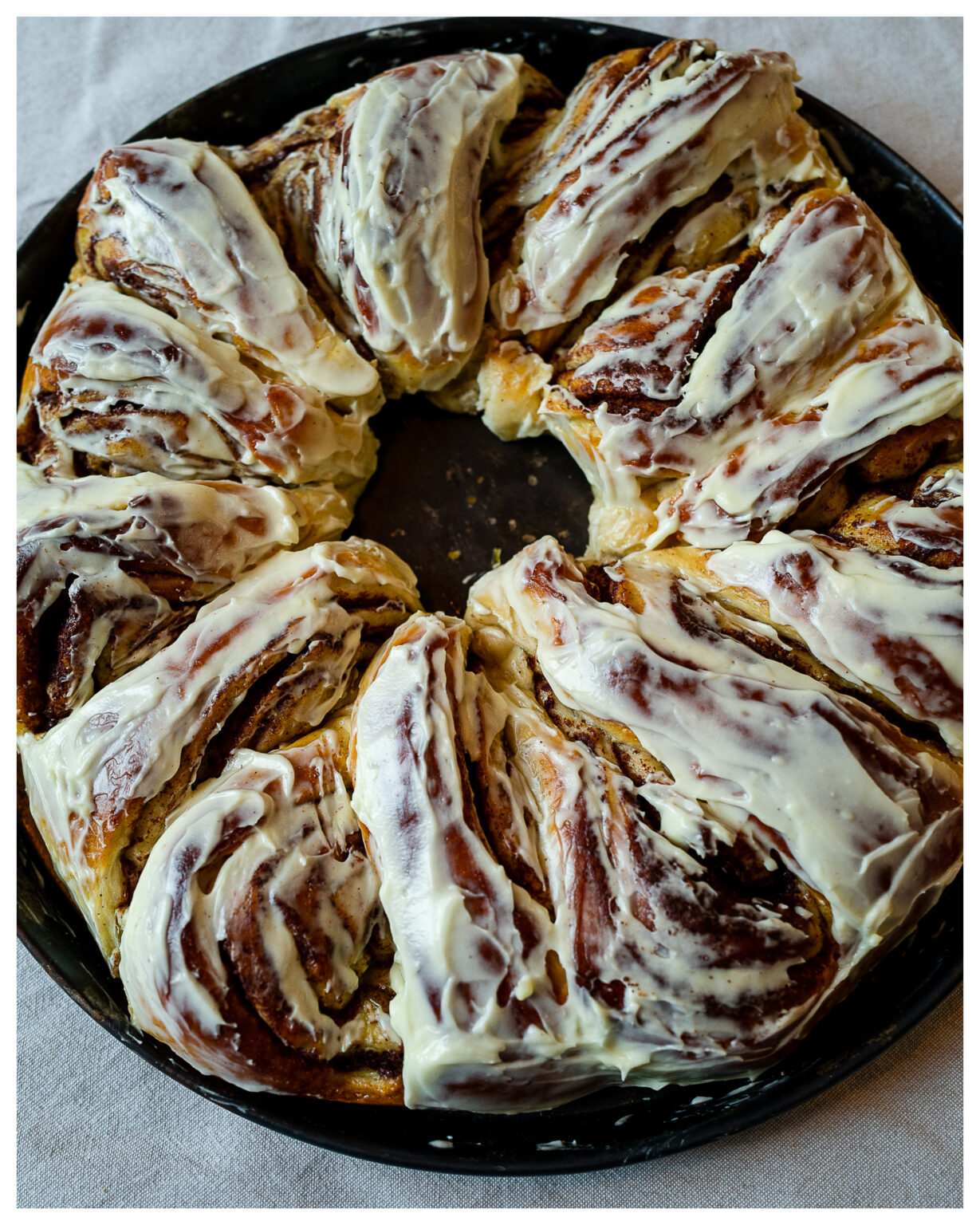 Kanelbullens dag: Firas med Smulan – kanelkrans med Philadelphiaost ...